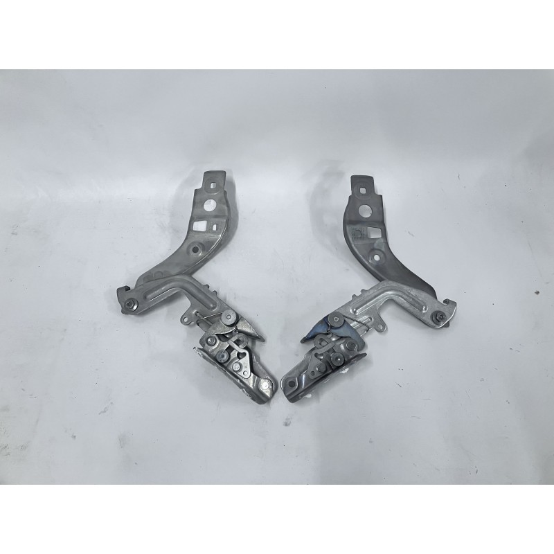 ZAWIAS MASKI PRAWY LEWY W177 A1778801100