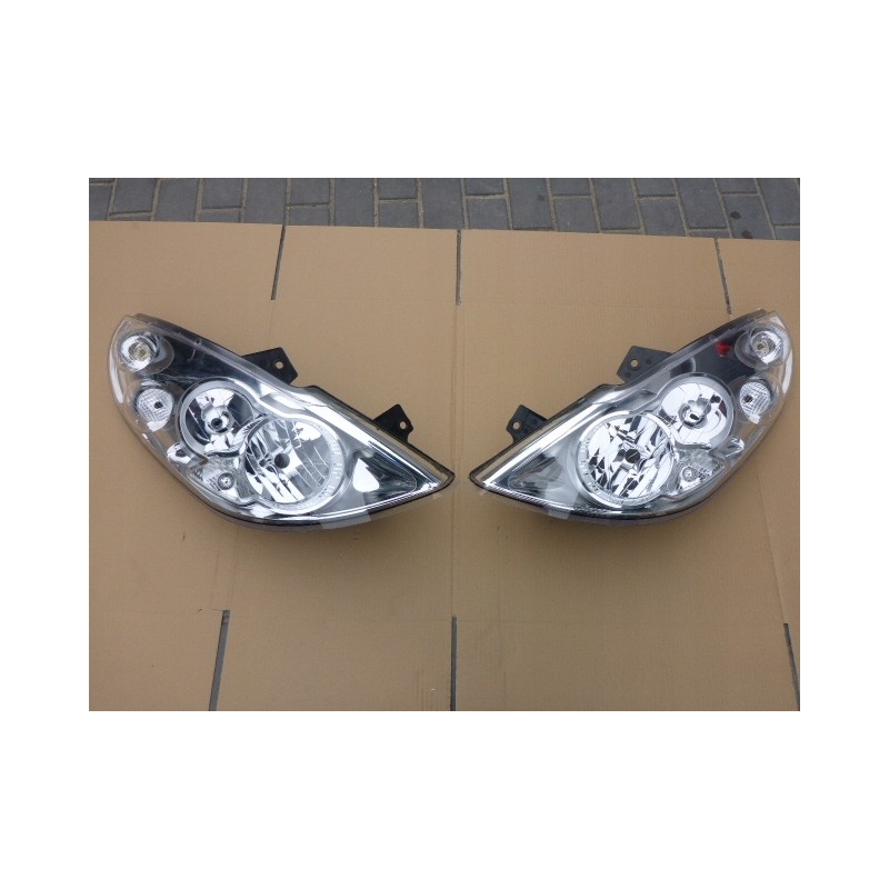 LAMPA LEWA PRAWA PRZÓD RENAULT MASTER 3 III 2014-