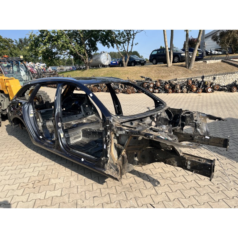 PRÓG CAŁY DŁUGI PRAWY AUDI A4 B9 15- KOMBI LX5R