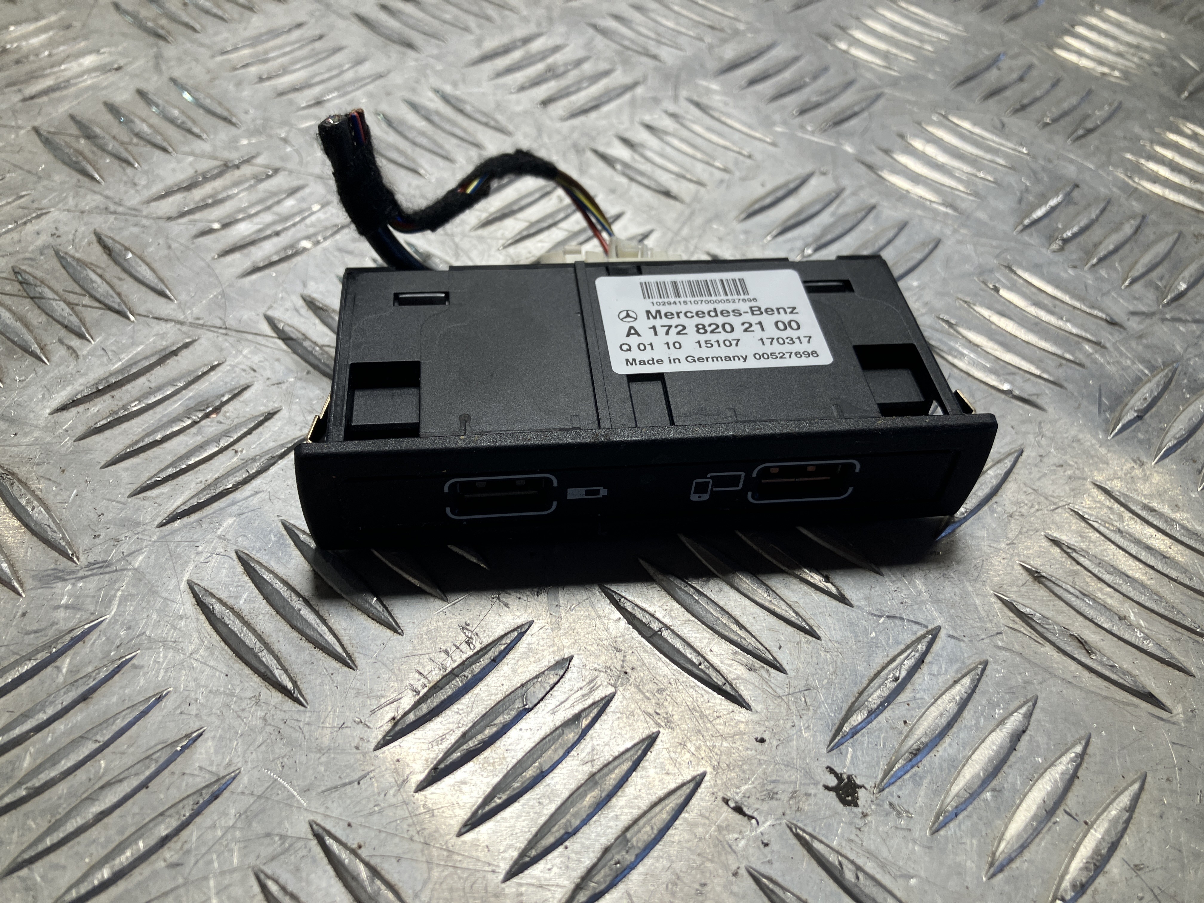 PANEL GNIAZDO PORT USB MERCEDES GLA X156