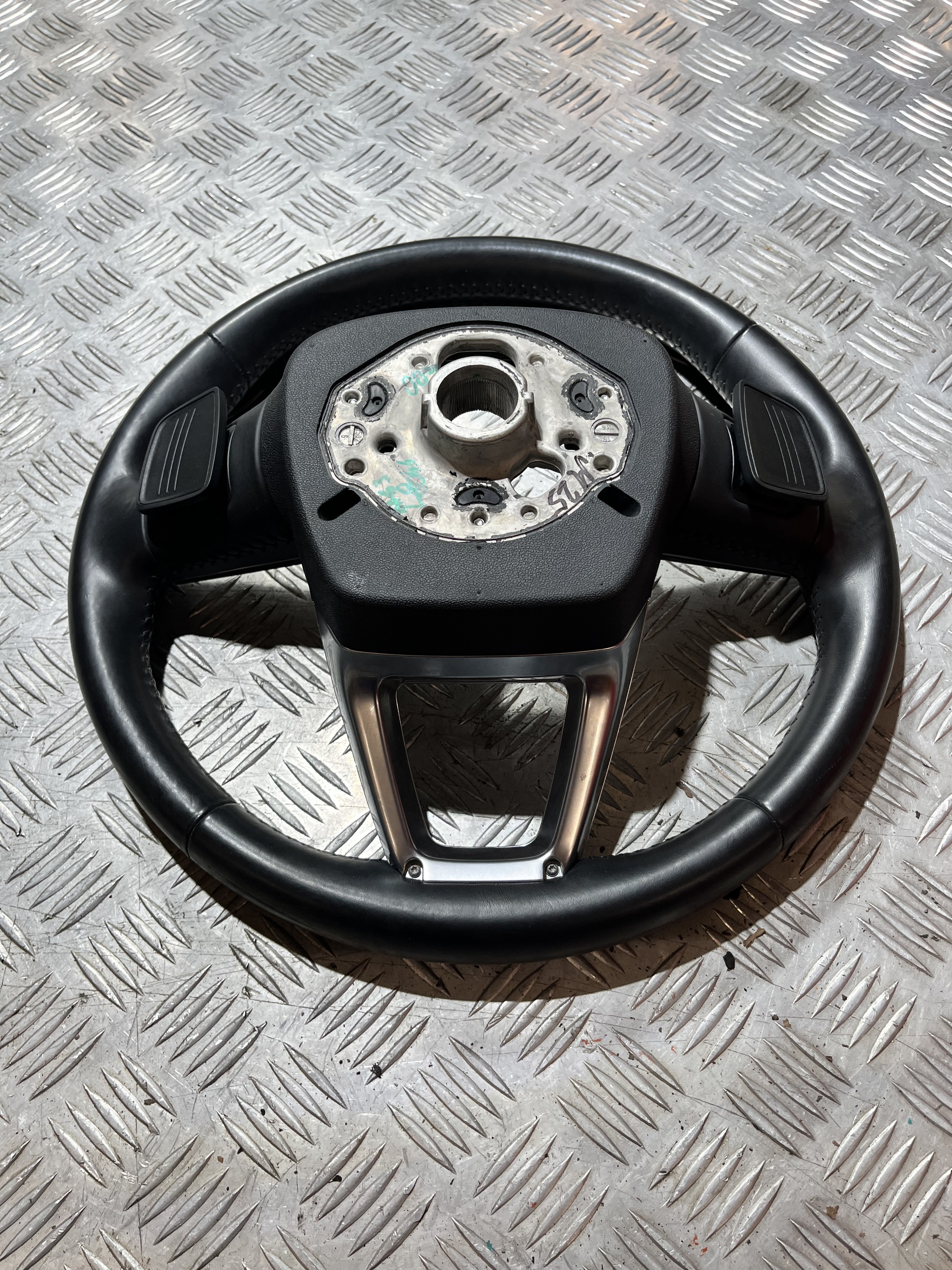 KIEROWNICA SKÓRZANA AUDI A4 B9 15-