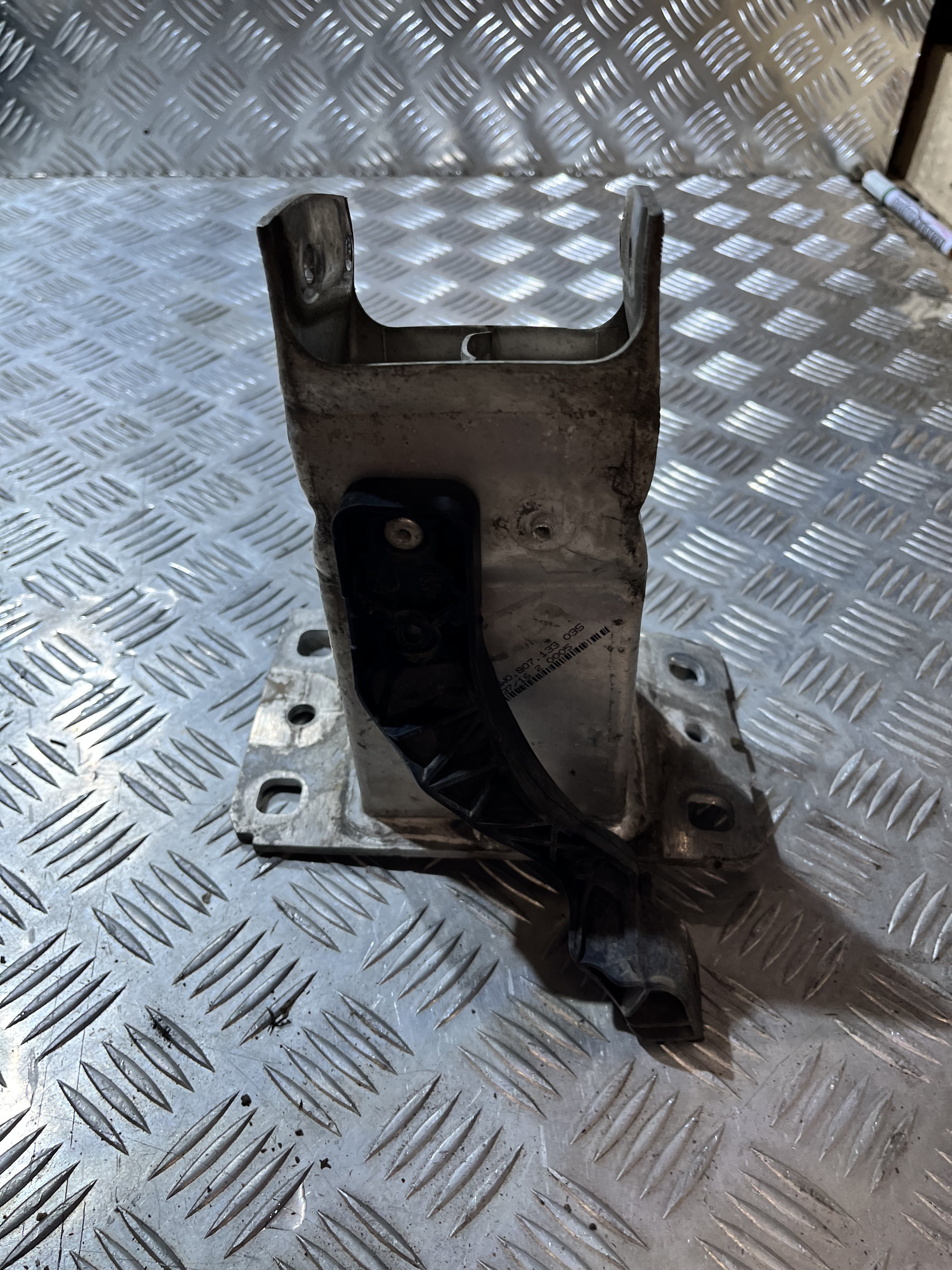 STREFA ZGNIOTU LEWA AUDI A4 B9 15- 8W0807133