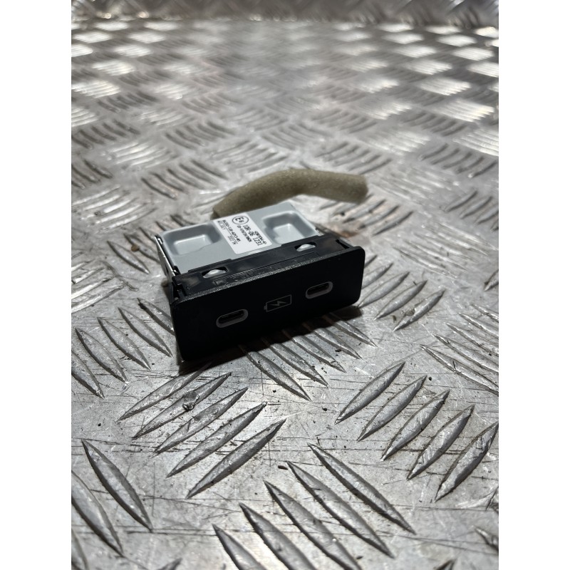GNIAZDO PORT USB USB-C HONDA ZR-V ZRV 23- 8A350-TJB-A013-M1