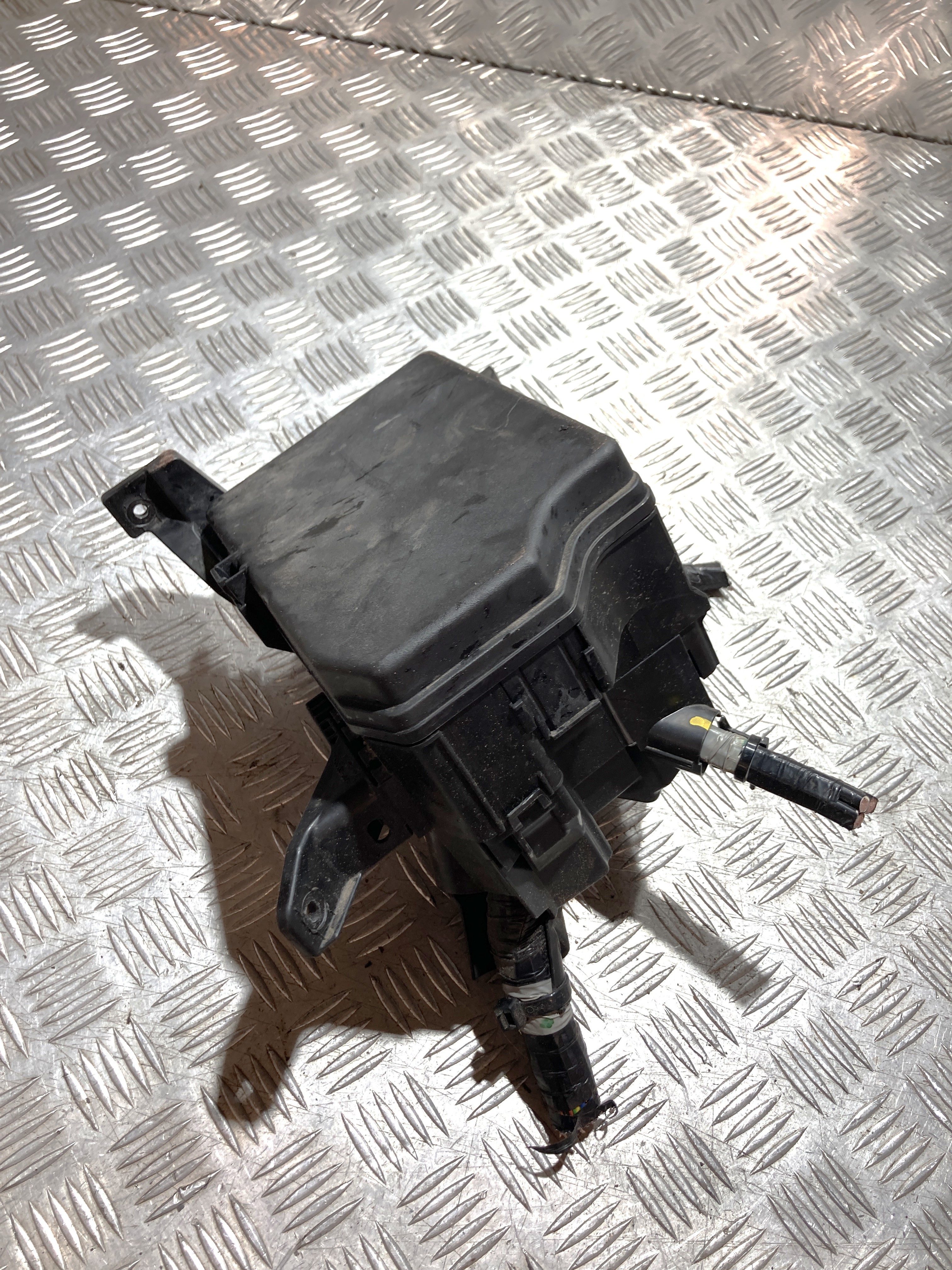 SKRZYNKA OBUDOWA BEZPIECZNIKÓW SX4 S-CROSS II 21- 1.4 HYBRYDA