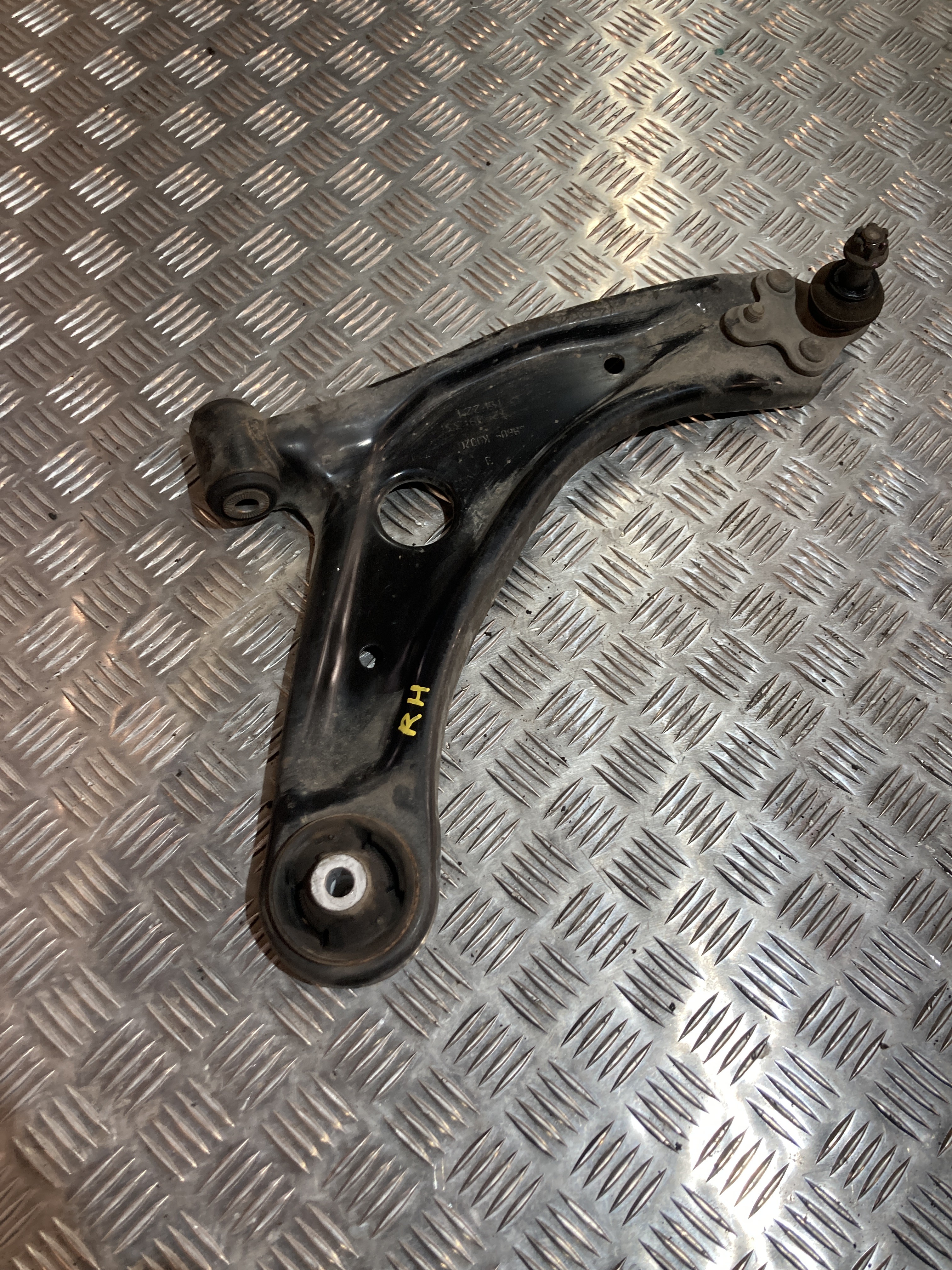 WAHACZ PRAWY SWORZEŃ TOYOTA YARIS IV 20- 1.5 HYBRID