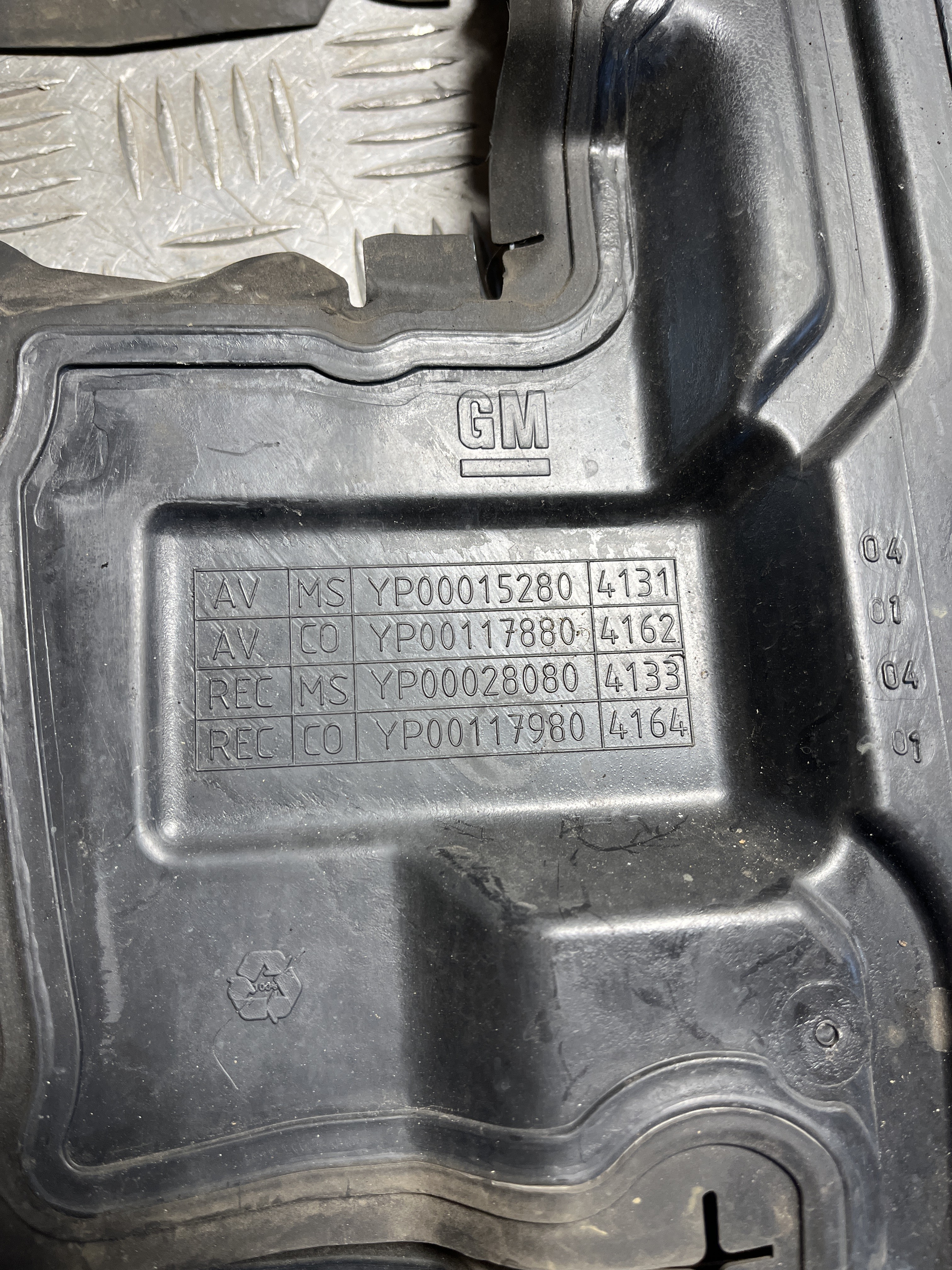 KIEROWNICA POWIETRZA LEWA OPEL GRANDLAND X 17- 1.2 THP YP00015280