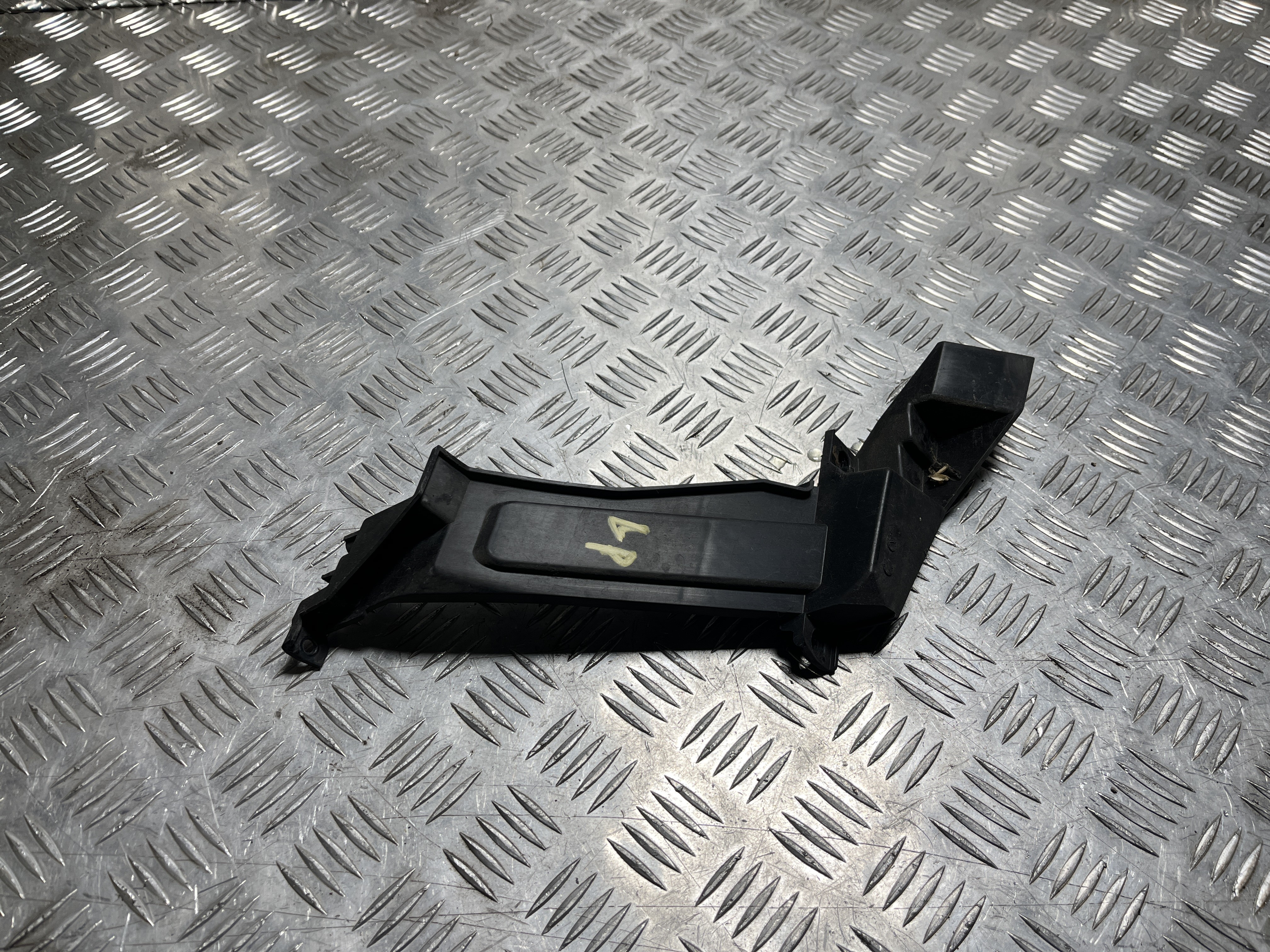 ŚLIZG ZDERZAKA PRZÓD LEWY MITSUBISHI ECLIPSE CROSS 17- 6400H655