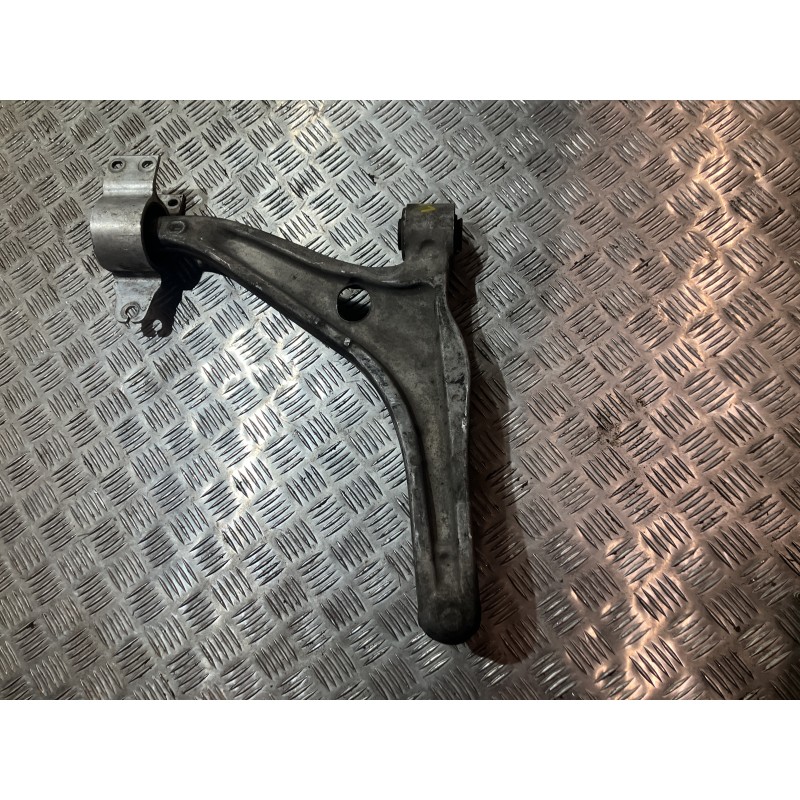 WAHACZ LEWY PRZÓD MERCEDES CLA W118 1.3 CGI