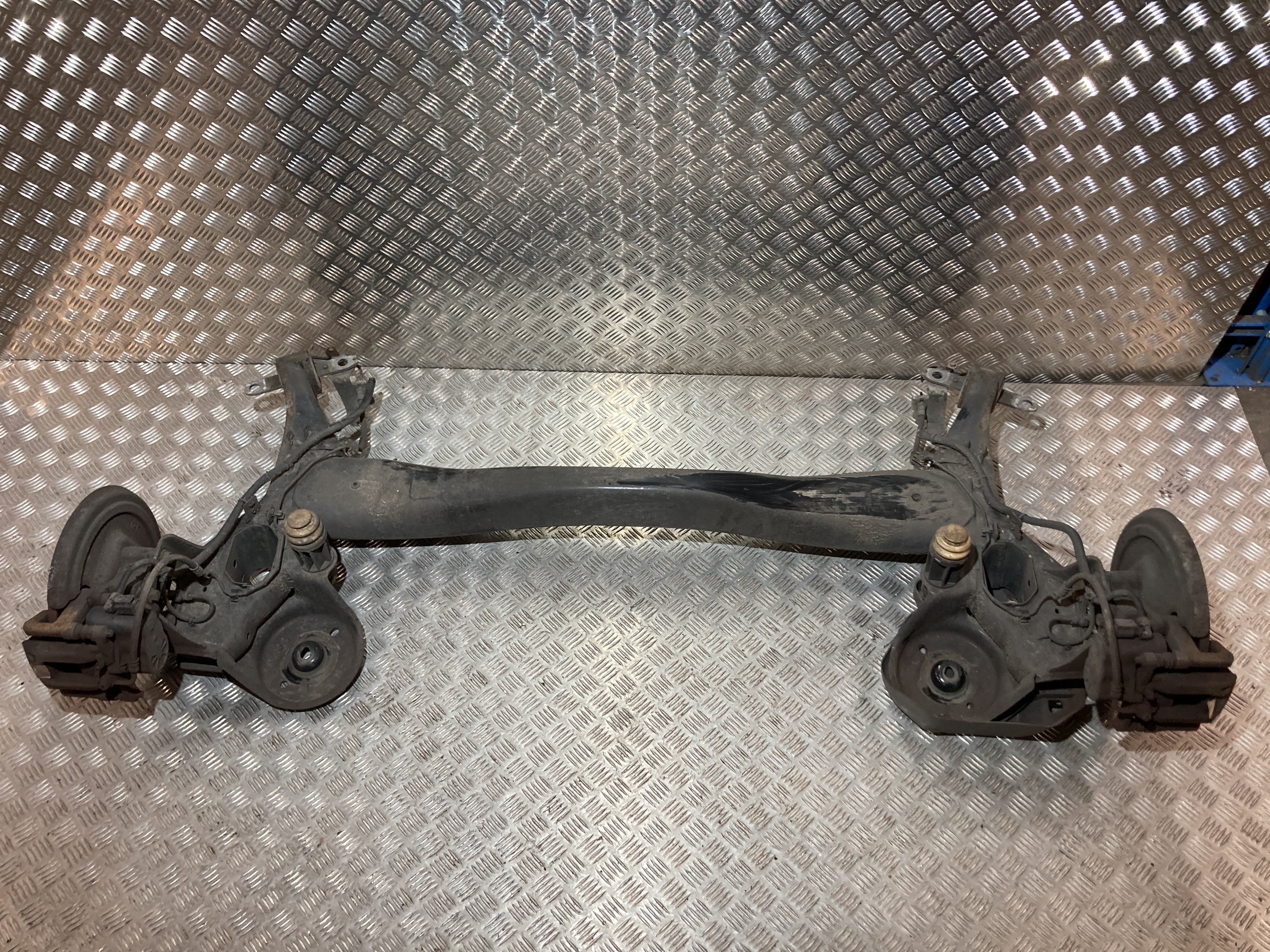 BELKA ZAWIESZENIA TYŁ ZACISKI CITROEN C5 AIRCROSS 18- 1.5 HDI