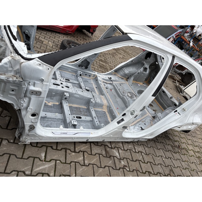 PRÓG LEWY CAŁY DŁUGI TOYOTA YARIS CROSS 21- 089