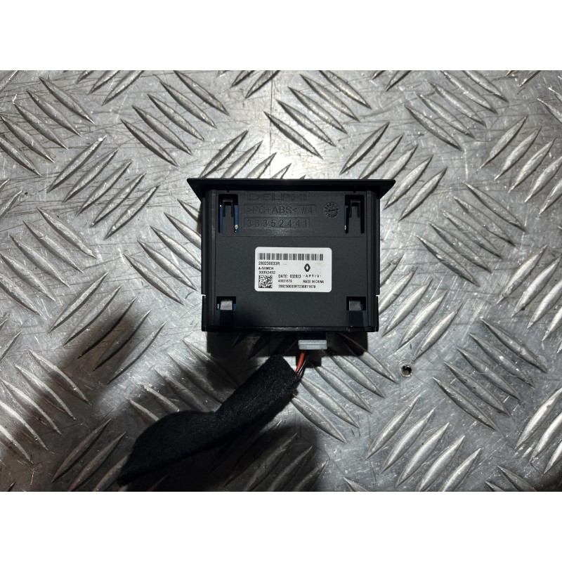 GNIAZDO ZŁĄCZE PORT USB NISSAN TOWNSTAR XFK 22- 280230033R