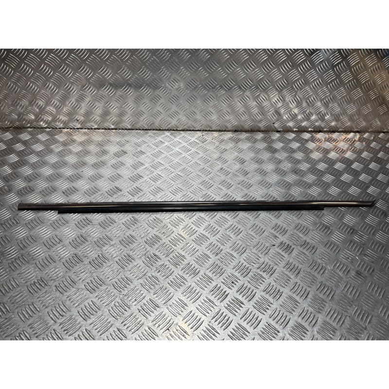 LISTWA ZGARNIAJĄCA DRZWI LEWY PRZÓD MAZDA CX-5 II KF 17-