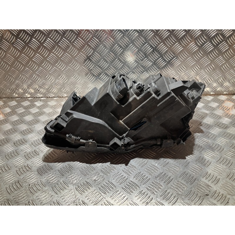 LAMPA REFLEKTOR KLOSZ LAMPY PRAWEJ MERCEDES GLA X156