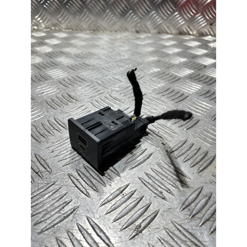 GNIAZDO PORT USB HUB FORD KUGA III MK3 20- NX7T-14F014-AD