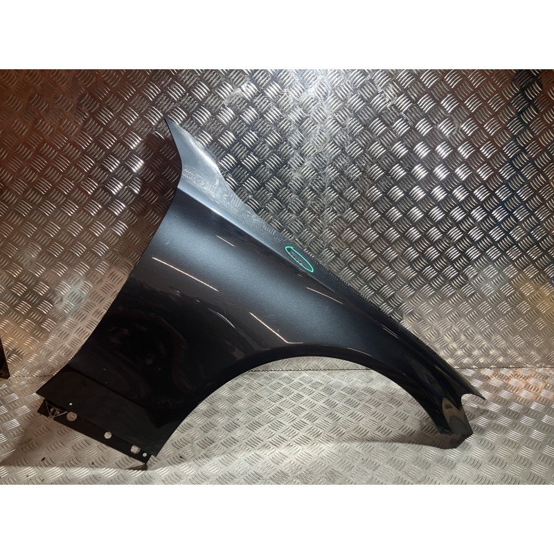 BŁOTNIK PRAWY PRZÓD MERCEDES C KLASA W205 LAKIER 755