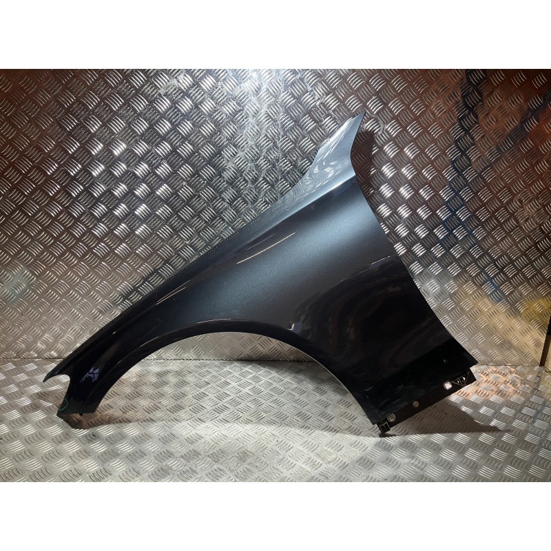 BŁOTNIK LEWY PRZÓD MERCEDES C KLASA W205 LAKIER 755