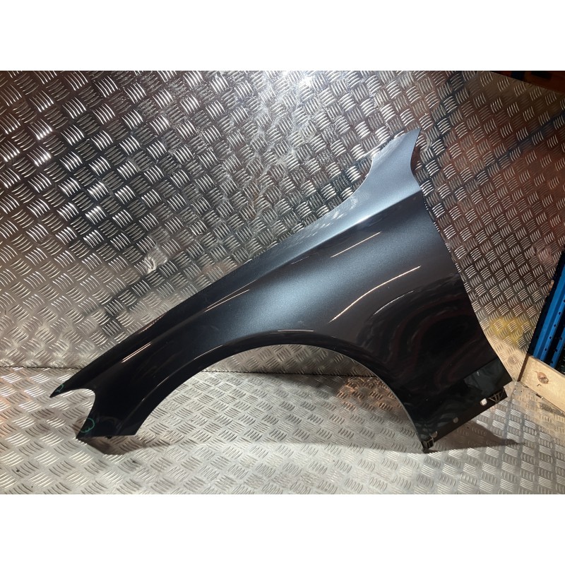 BŁOTNIK LEWY PRZÓD MERCEDES C KLASA W205 LAKIER 755