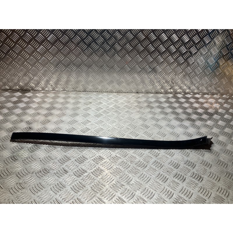 LISTWA SZYBY CZOŁOWEJ PRAWA MERCEDES C KLASA W205 KOMBI