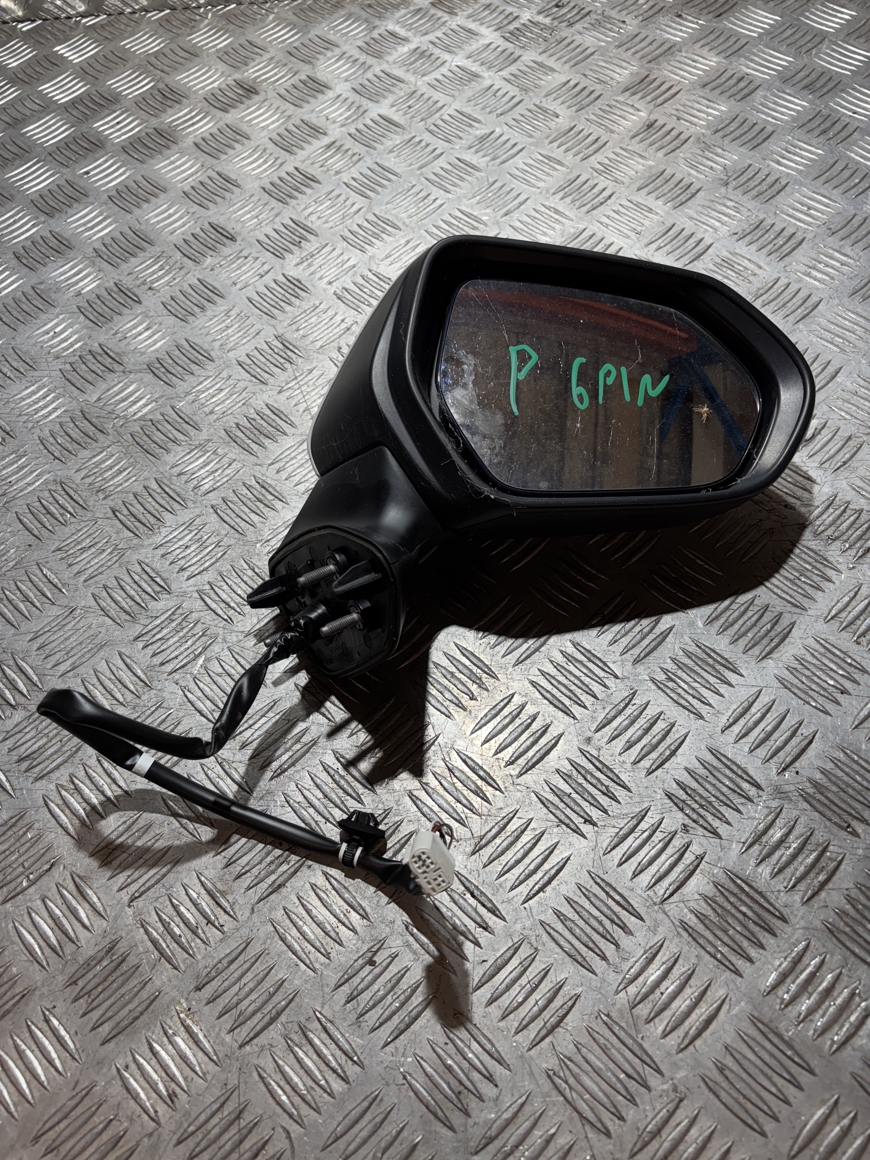 LUSTERKO PRAWE 6 PIN ANGLIK TOYOTA YARIS CROSS 21-