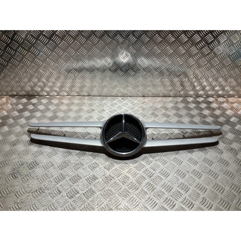 ATRAPA CHŁODNICY EMBLEMAT LISTWA GRILLA MERCEDES C KLASA W205 2.2 CDI
