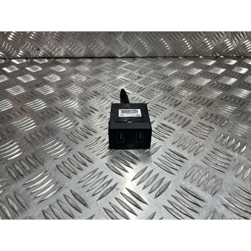 PORT GNIAZDO USB HYUNDAI TUCSON IV NX4 20-